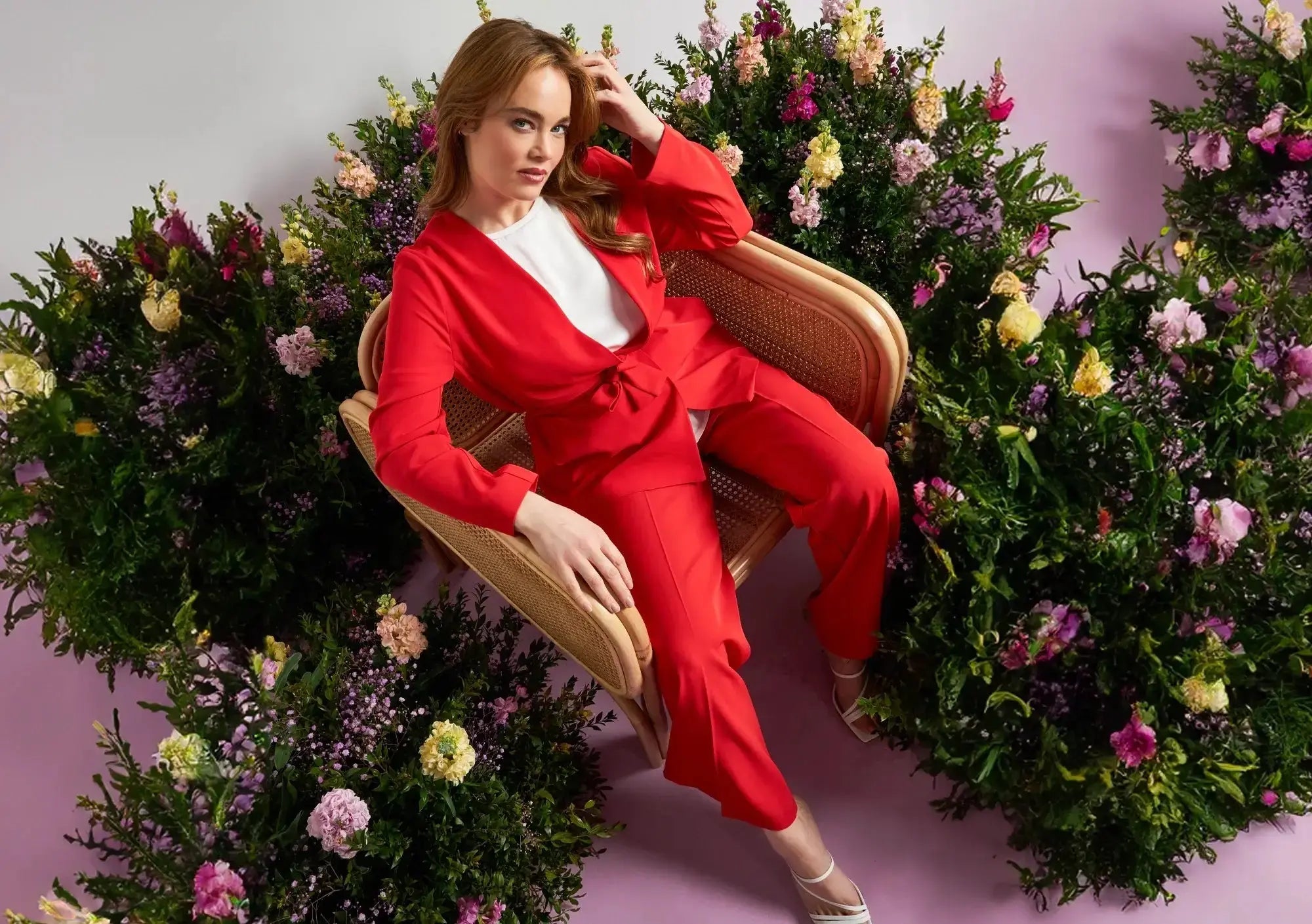Bloom Radiance: Fiori e Magia in Shantung – Dorabella
